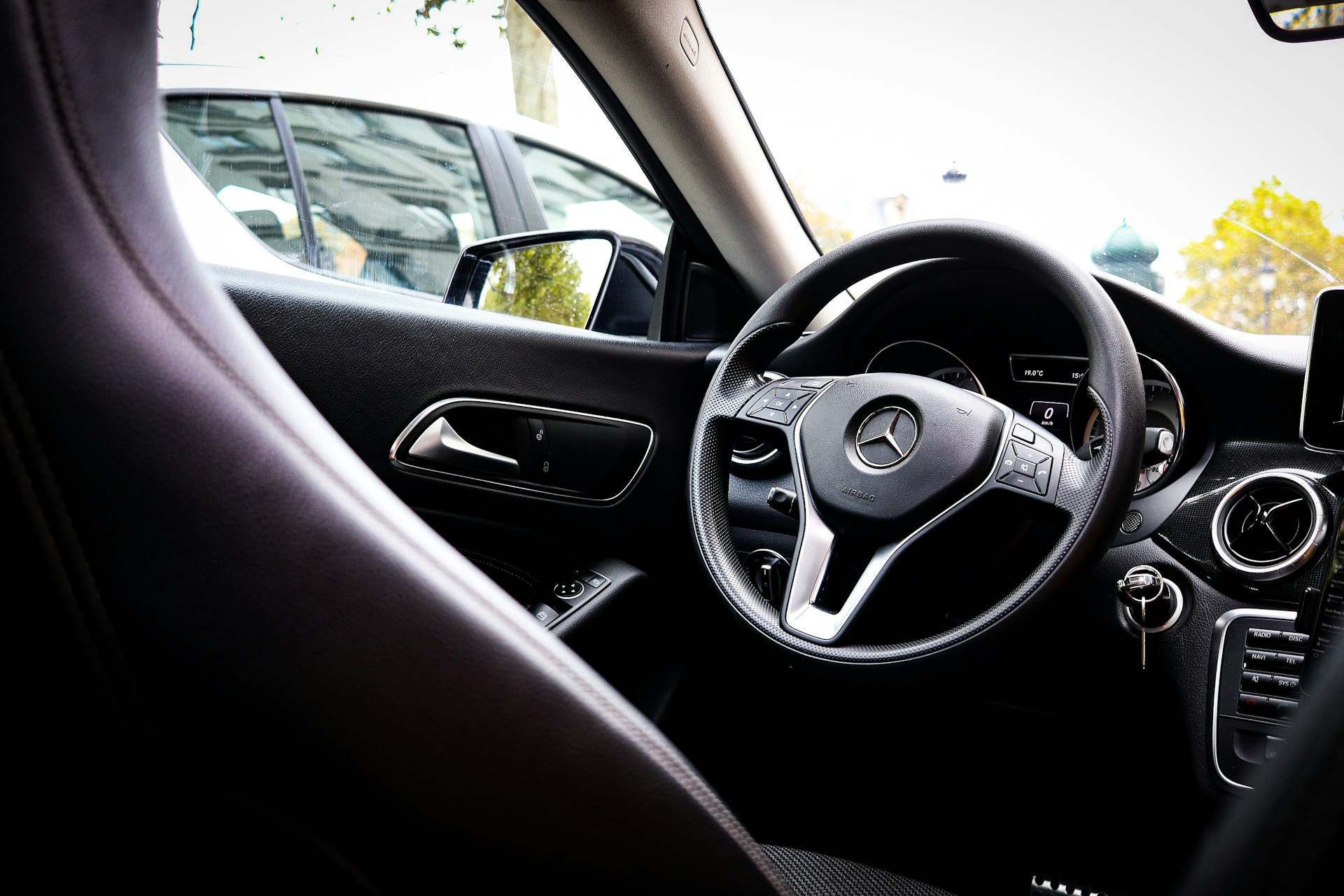 Tips for Keeping Your Car Clean Between Washes